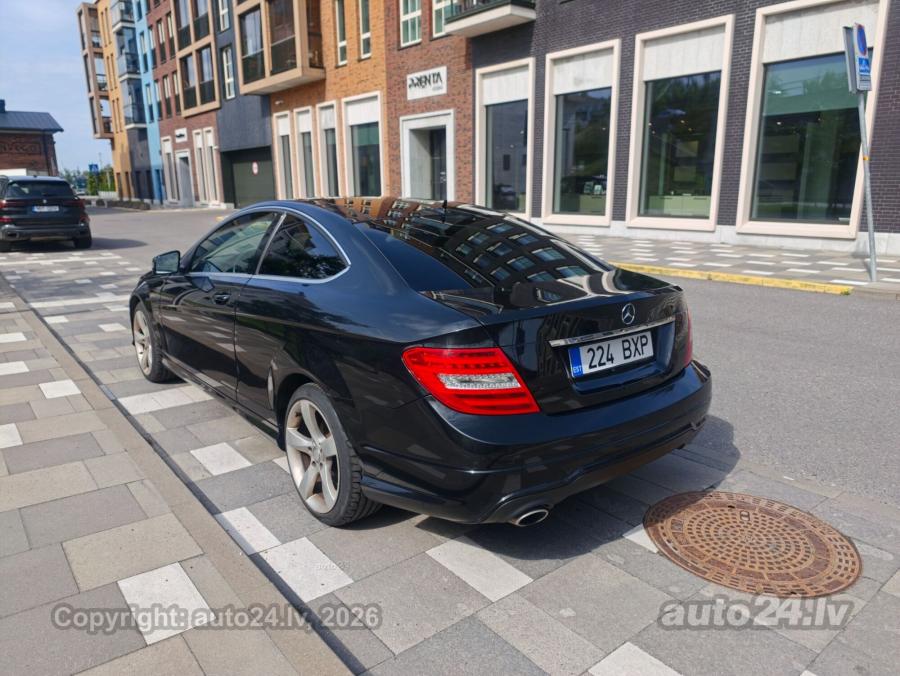 Black Mercedes-Benz C-Class 2013 in Tallinn, with an engine capacity of 2.10 L and mileage of 195 thousand km for 9900 €, photo 6 on AUTOMOTO.COM.LV