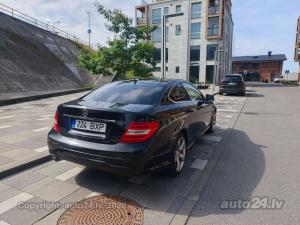 Black Mercedes-Benz C-Class 2013 in Tallinn, with an engine capacity of 2.10 L and mileage of 195 thousand km for 9900 €, photo 7 on AUTOMOTO.COM.LV