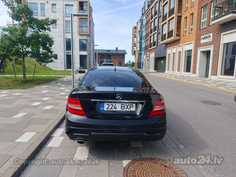 Black Mercedes-Benz C-Class 2013 in Tallinn, with an engine capacity of 2.10 L and mileage of 195 thousand km for 9900 €, photo 8 on AUTOMOTO.COM.LV
