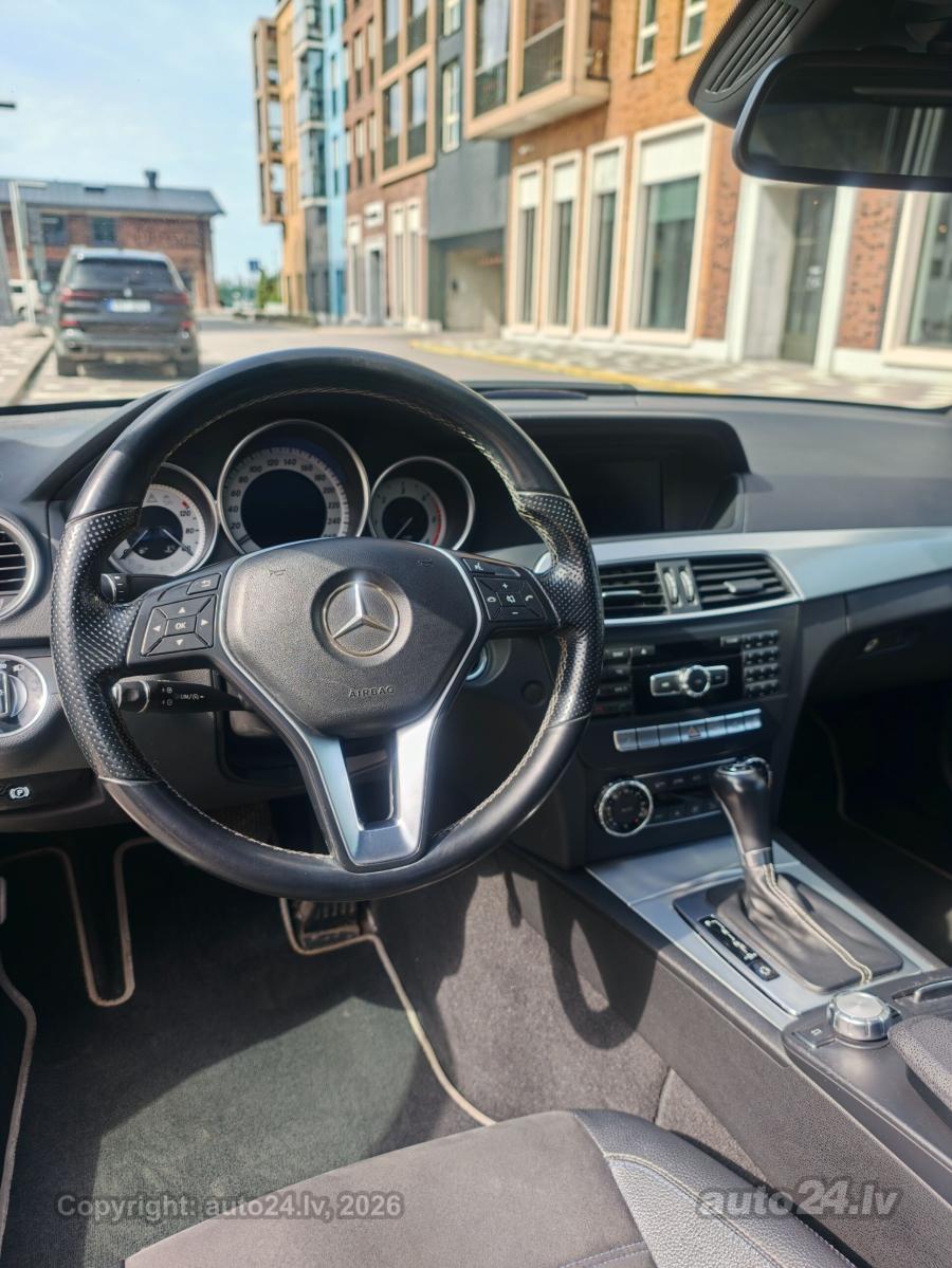Black Mercedes-Benz C-Class 2013 in Tallinn, with an engine capacity of 2.10 L and mileage of 195 thousand km for 9900 €, photo 10 on AUTOMOTO.COM.LV