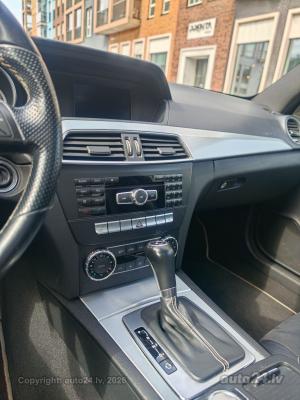 Black Mercedes-Benz C-Class 2013 in Tallinn, with an engine capacity of 2.10 L and mileage of 195 thousand km for 9900 €, photo 11 on AUTOMOTO.COM.LV