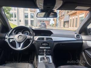 Black Mercedes-Benz C-Class 2013 in Tallinn, with an engine capacity of 2.10 L and mileage of 195 thousand km for 9900 €, photo 12 on AUTOMOTO.COM.LV
