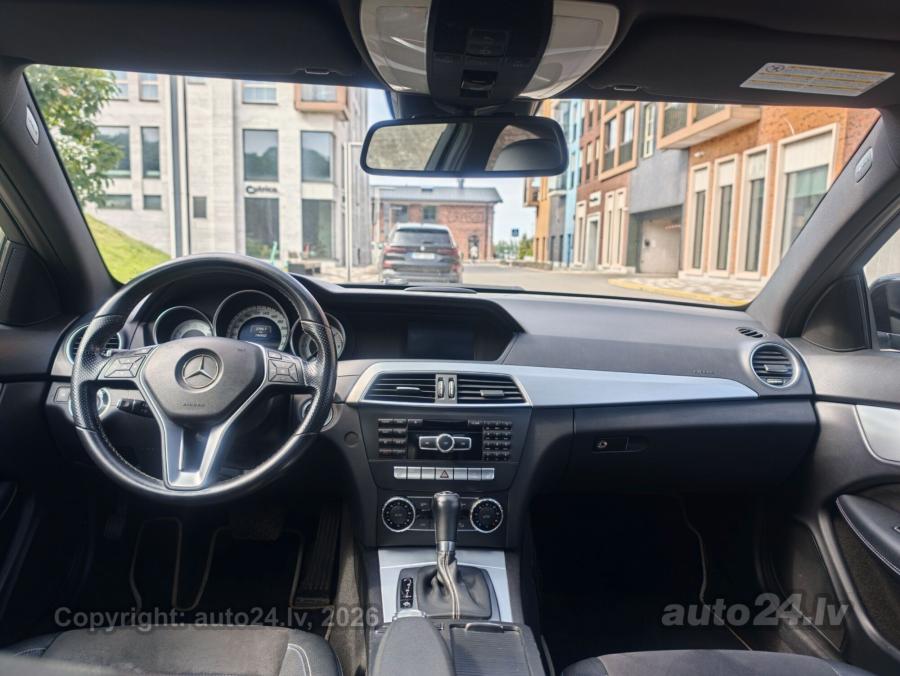 Black Mercedes-Benz C-Class 2013 in Tallinn, with an engine capacity of 2.10 L and mileage of 195 thousand km for 9900 €, photo 12 on AUTOMOTO.COM.LV