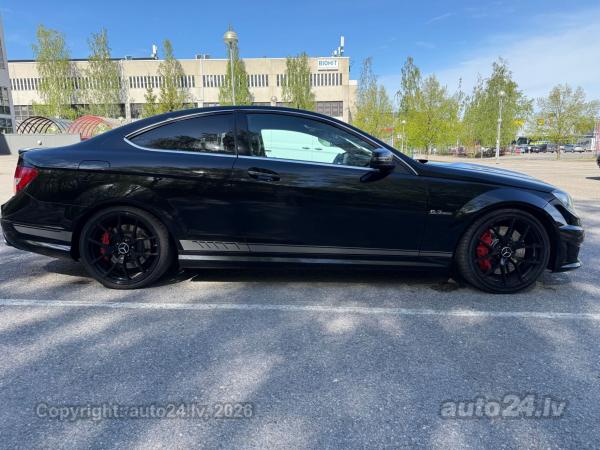 Melns Mercedes-Benz C-Class 2014 Tallina, ar dzinēja tilpumu 6.20 L un nobraukumu 116 tūkst. km par 36900 €, foto 4 vietnē AUTOMOTO.COM.LV