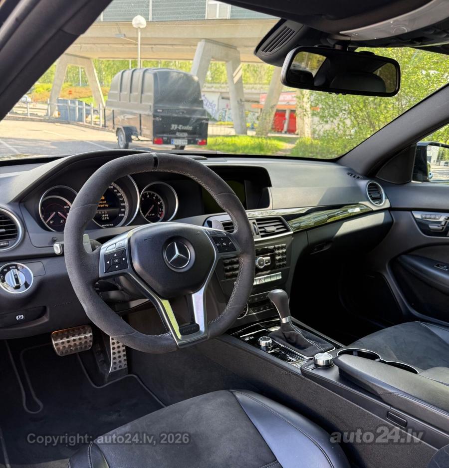 Melns Mercedes-Benz C-Class 2014 Tallina, ar dzinēja tilpumu 6.20 L un nobraukumu 116 tūkst. km par 36900 €, foto 10 vietnē AUTOMOTO.COM.LV