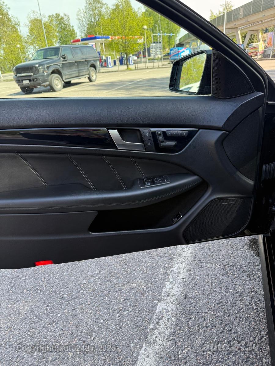 Melns Mercedes-Benz C-Class 2014 Tallina, ar dzinēja tilpumu 6.20 L un nobraukumu 116 tūkst. km par 36900 €, foto 12 vietnē AUTOMOTO.COM.LV