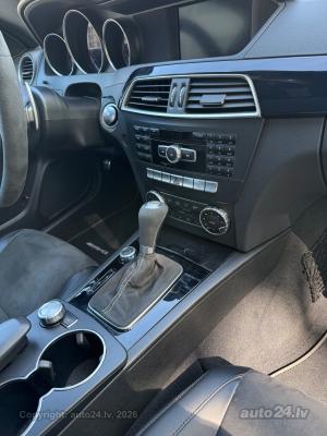 Melns Mercedes-Benz C-Class 2014 Tallina, ar dzinēja tilpumu 6.20 L un nobraukumu 116 tūkst. km par 36900 €, foto 14 vietnē AUTOMOTO.COM.LV