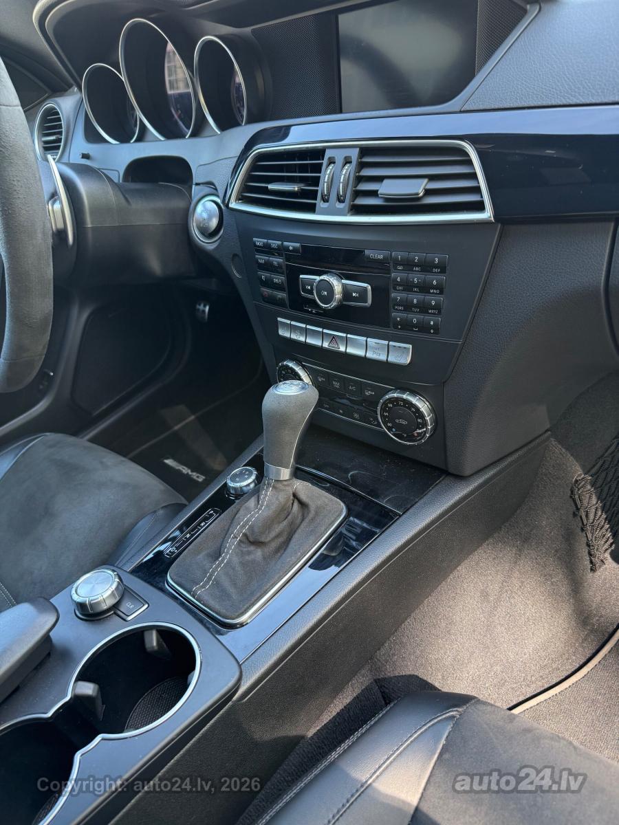 Melns Mercedes-Benz C-Class 2014 Tallina, ar dzinēja tilpumu 6.20 L un nobraukumu 116 tūkst. km par 36900 €, foto 14 vietnē AUTOMOTO.COM.LV