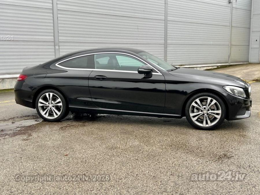 Black Mercedes-Benz C-Class 2016 in Parnu, with an engine capacity of 2.00 L and mileage of 141 thousand km for 17490 €, photo 4 on AUTOMOTO.COM.LV