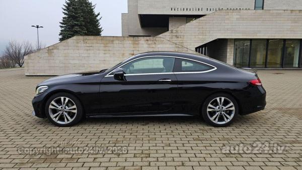Black Mercedes-Benz C-Class 2018 in Daugavpils, with an engine capacity of 2.00 L and mileage of 300 thousand km for 20500 €, photo 2 on AUTOMOTO.COM.LV