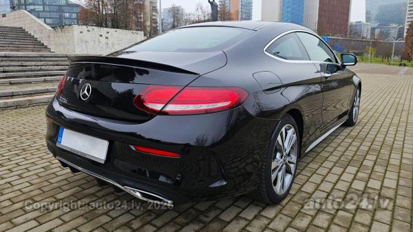Black Mercedes-Benz C-Class 2018 in Daugavpils, with an engine capacity of 2.00 L and mileage of 300 thousand km for 20500 €, photo 4 on AUTOMOTO.COM.LV