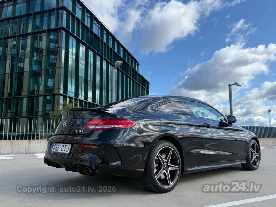 Melns Mercedes-Benz C-Class 2018 Tallina, ar dzinēja tilpumu 3.00 L un nobraukumu 125 tūkst. km par 35000 €, foto 3 vietnē AUTOMOTO.COM.LV