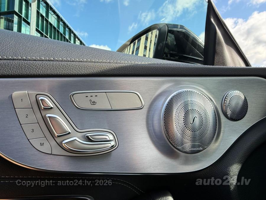Melns Mercedes-Benz C-Class 2018 Tallina, ar dzinēja tilpumu 3.00 L un nobraukumu 125 tūkst. km par 35000 €, foto 12 vietnē AUTOMOTO.COM.LV