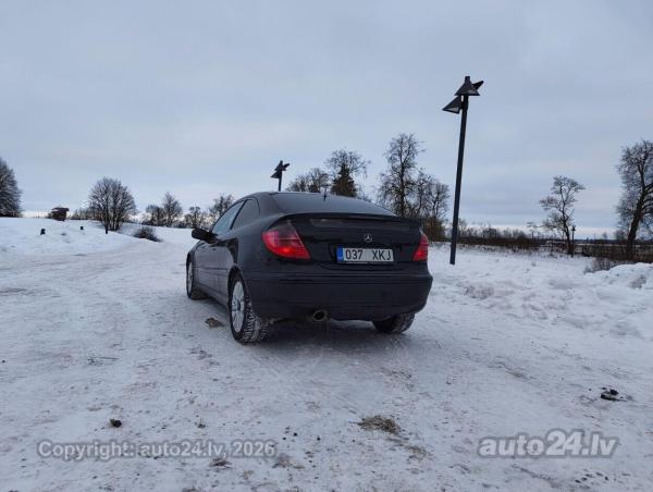 Черный Мерседес Ц-Класс 2002 в Раквере, объемом двигателя 2.00 л и пробегом 278 тыс. км за 3200 €, фото 3 на AUTOMOTO.COM.LV