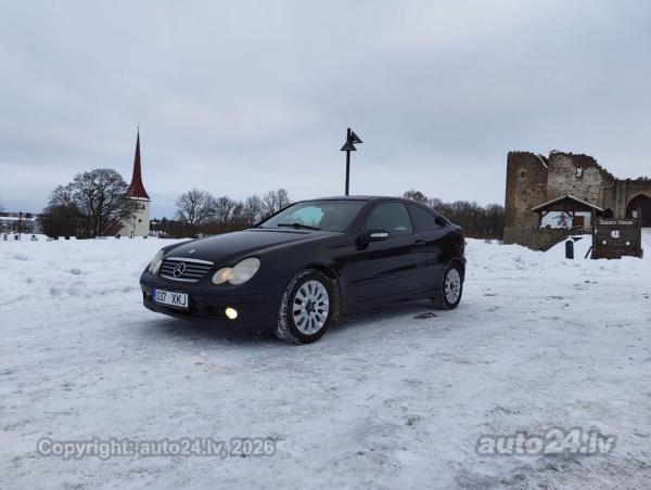 Melns Mercedes-Benz C-Class 2002 Rakvere, ar dzinēja tilpumu 2.00 L un nobraukumu 278 tūkst. km par 3200 €, foto 2 vietnē AUTOMOTO.COM.LV