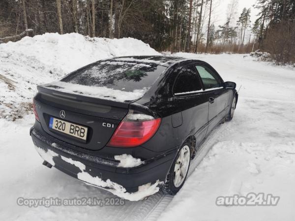 Black Mercedes-Benz C-Class 2003 in Tallinn, with an engine capacity of 2.10 L and mileage of 0 thousand km for 999 €, photo 3 on AUTOMOTO.COM.LV