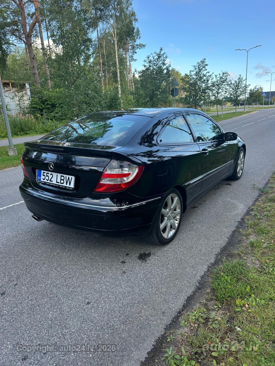 Black Mercedes-Benz C-Class 2005 in Tallinn, with an engine capacity of 1.80 L and mileage of 236 thousand km for 2599 €, photo 7 on AUTOMOTO.COM.LV