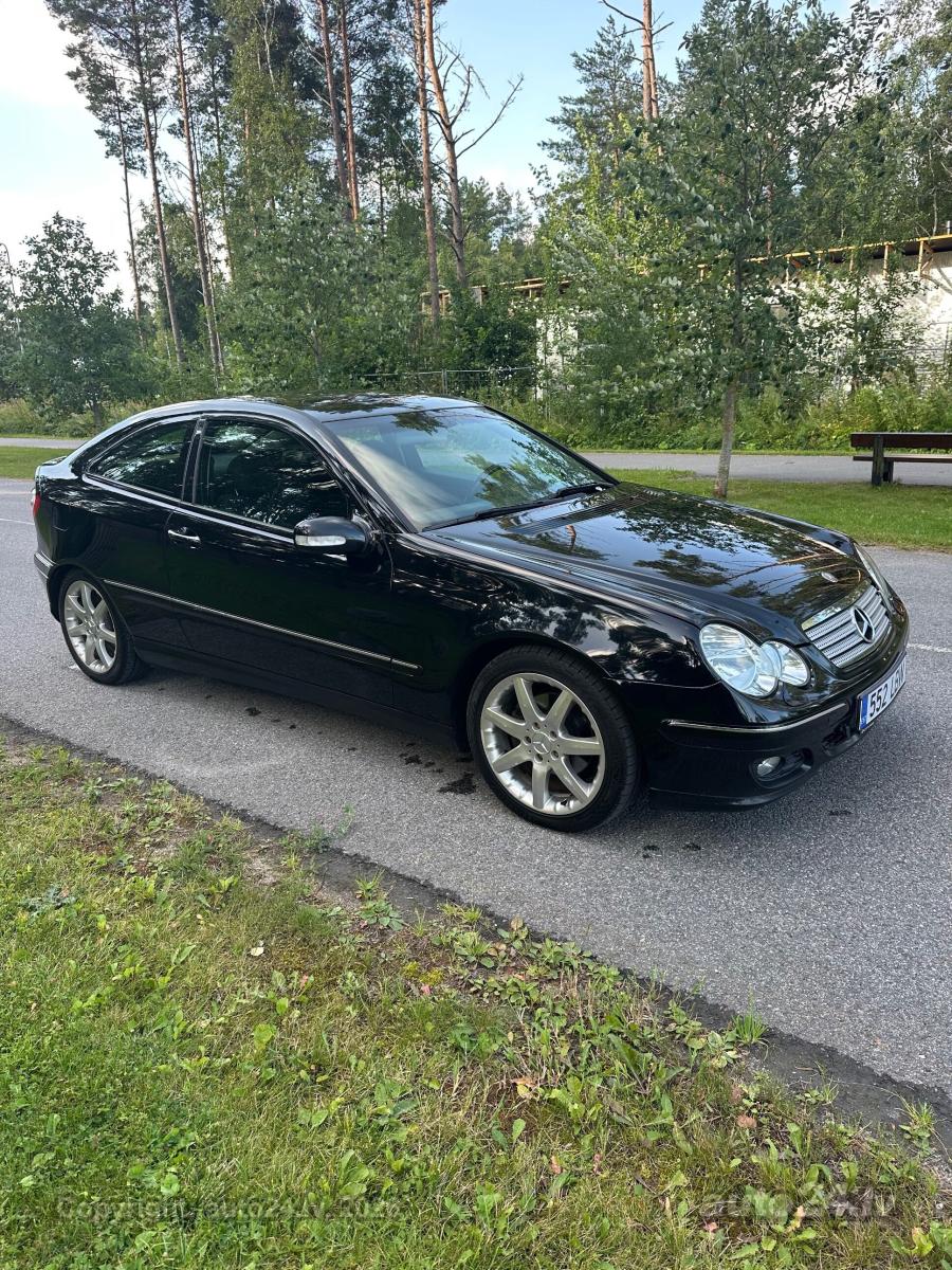 Black Mercedes-Benz C-Class 2005 in Tallinn, with an engine capacity of 1.80 L and mileage of 236 thousand km for 2599 €, photo 9 on AUTOMOTO.COM.LV