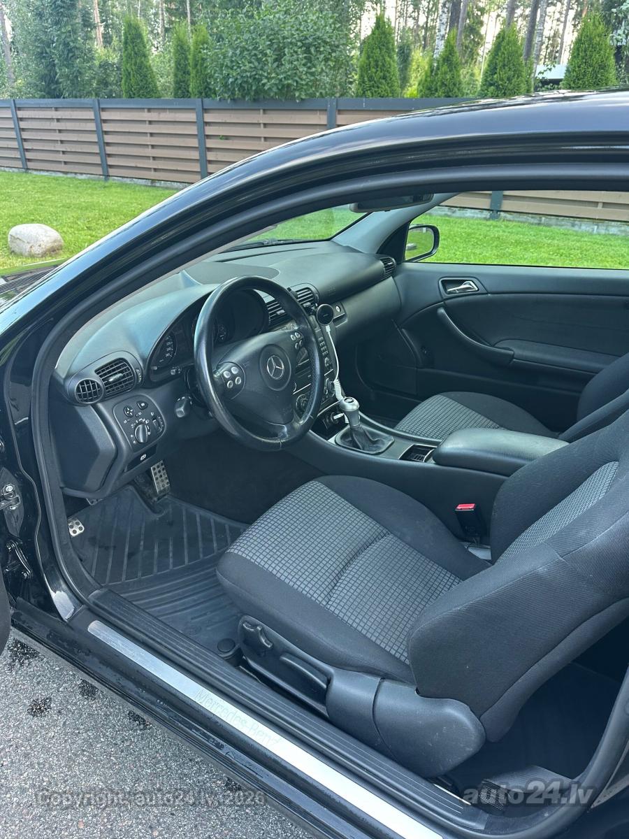 Black Mercedes-Benz C-Class 2005 in Tallinn, with an engine capacity of 1.80 L and mileage of 236 thousand km for 2599 €, photo 13 on AUTOMOTO.COM.LV