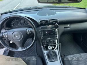 Black Mercedes-Benz C-Class 2005 in Tallinn, with an engine capacity of 1.80 L and mileage of 236 thousand km for 2599 €, photo 14 on AUTOMOTO.COM.LV