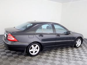 Черный Мерседес Ц-Класс 2003 в Таллин, объемом двигателя 1.80 л и пробегом 277 тыс. км за 1799 €, фото 4 на AUTOMOTO.COM.LV