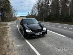 Black Mercedes-Benz C-Class 2003 in Tallinn, with an engine capacity of 3.00 L and mileage of 392 thousand km for 6000 €, photo  on AUTOMOTO.COM.LV