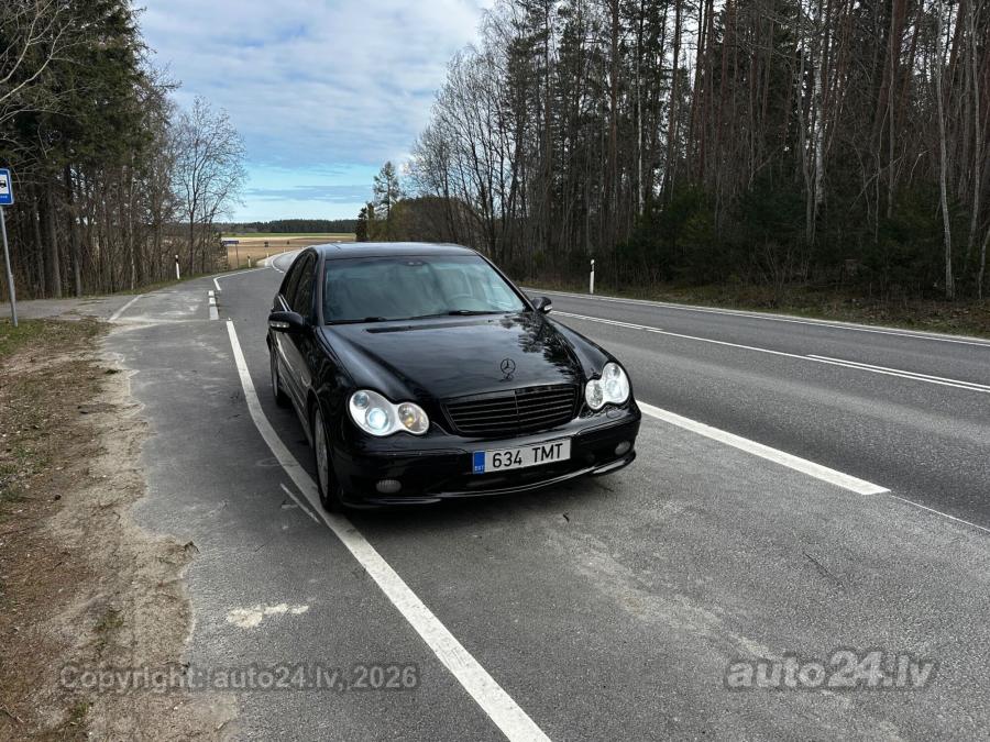 Black Mercedes-Benz C-Class 2003 in Tallinn, with an engine capacity of 3.00 L and mileage of 392 thousand km for 6000 €, photo 1 on AUTOMOTO.COM.LV
