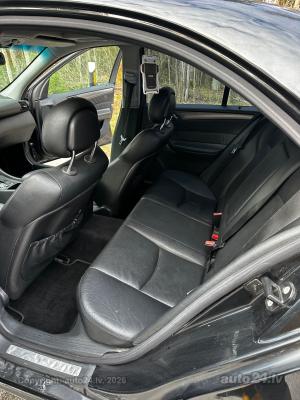 Black Mercedes-Benz C-Class 2003 in Tallinn, with an engine capacity of 3.00 L and mileage of 392 thousand km for 6000 €, photo 3 on AUTOMOTO.COM.LV