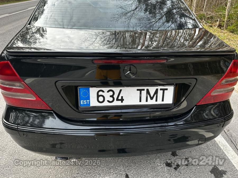 Black Mercedes-Benz C-Class 2003 in Tallinn, with an engine capacity of 3.00 L and mileage of 392 thousand km for 6000 €, photo 4 on AUTOMOTO.COM.LV
