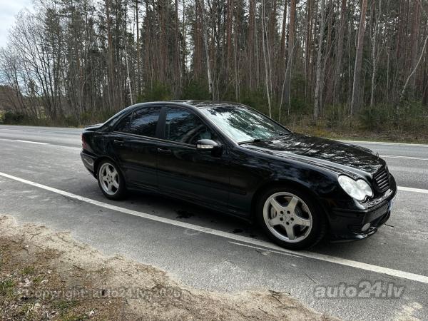 Melns Mercedes-Benz C-Class 2003 Tallina, ar dzinēja tilpumu 3.00 L un nobraukumu 392 tūkst. km par 6000 €, foto 5 vietnē AUTOMOTO.COM.LV