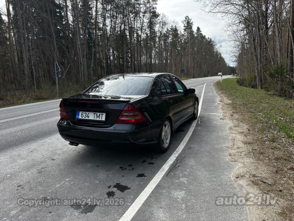 Melns Mercedes-Benz C-Class 2003 Tallina, ar dzinēja tilpumu 3.00 L un nobraukumu 392 tūkst. km par 6000 €, foto 6 vietnē AUTOMOTO.COM.LV