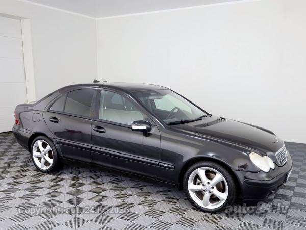 Black Mercedes-Benz C-Class 2003 in Tallinn, with an engine capacity of 2.10 L and mileage of 369 thousand km for 1299 €, photo 1 on AUTOMOTO.COM.LV