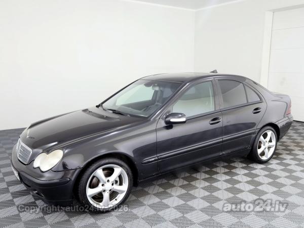 Black Mercedes-Benz C-Class 2003 in Tallinn, with an engine capacity of 2.10 L and mileage of 369 thousand km for 1299 €, photo 3 on AUTOMOTO.COM.LV