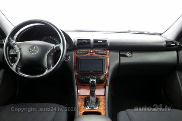 Black Mercedes-Benz C-Class 2003 in Tallinn, with an engine capacity of 2.10 L and mileage of 369 thousand km for 1299 €, photo 6 on AUTOMOTO.COM.LV