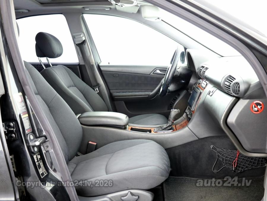 Melns Mercedes-Benz C-Class 2003 Tallina, ar dzinēja tilpumu 2.10 L un nobraukumu 369 tūkst. km par 1299 €, foto 7 vietnē AUTOMOTO.COM.LV