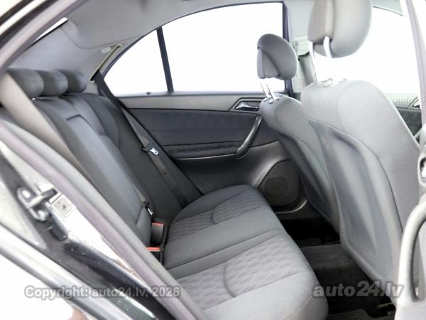 Black Mercedes-Benz C-Class 2003 in Tallinn, with an engine capacity of 2.10 L and mileage of 369 thousand km for 1299 €, photo 8 on AUTOMOTO.COM.LV