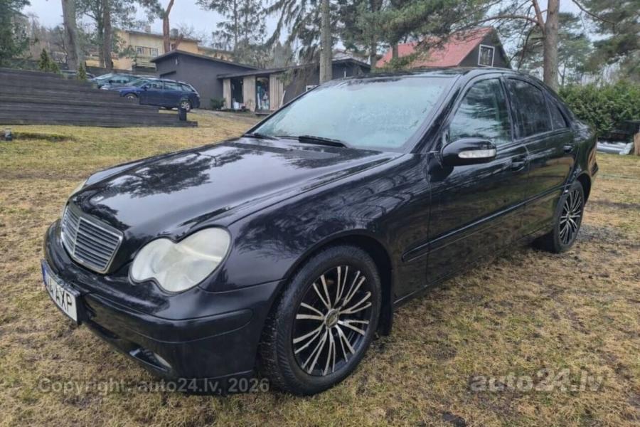 Black Mercedes-Benz C-Class 2004 in Tallinn, with an engine capacity of 2.10 L and mileage of 270 thousand km for 2500 €, photo 1 on AUTOMOTO.COM.LV