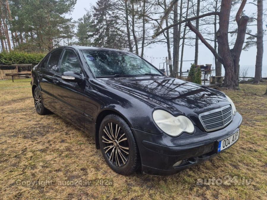 Black Mercedes-Benz C-Class 2004 in Tallinn, with an engine capacity of 2.10 L and mileage of 270 thousand km for 2500 €, photo 3 on AUTOMOTO.COM.LV