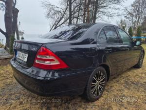 Black Mercedes-Benz C-Class 2004 in Tallinn, with an engine capacity of 2.10 L and mileage of 270 thousand km for 2500 €, photo 4 on AUTOMOTO.COM.LV