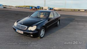 Черный Мерседес Ц-Класс 2004 в Таллин, объемом двигателя 1.80 л и пробегом 125 тыс. км за 6000 €, фото  на AUTOMOTO.COM.LV