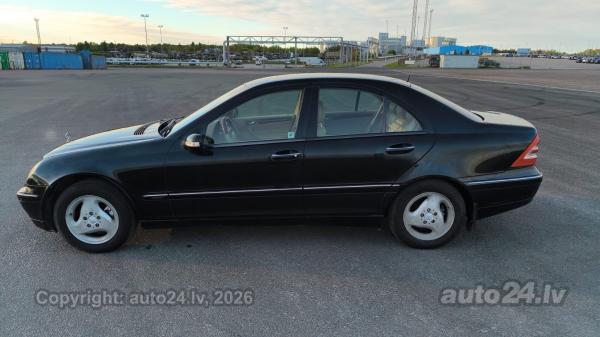 Melns Mercedes-Benz C-Class 2004 Tallina, ar dzinēja tilpumu 1.80 L un nobraukumu 125 tūkst. km par 6000 €, foto 3 vietnē AUTOMOTO.COM.LV