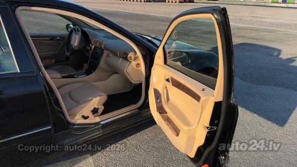 Melns Mercedes-Benz C-Class 2004 Tallina, ar dzinēja tilpumu 1.80 L un nobraukumu 125 tūkst. km par 6000 €, foto 6 vietnē AUTOMOTO.COM.LV