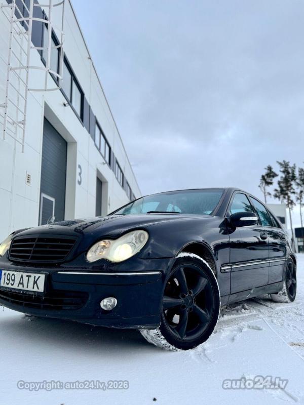 Black Mercedes-Benz C-Class 2005 in Tallinn, with an engine capacity of 2.60 L and mileage of 260 thousand km for 2399 €, photo 3 on AUTOMOTO.COM.LV