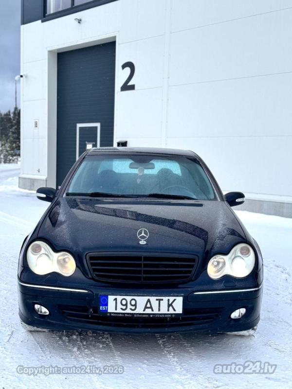 Black Mercedes-Benz C-Class 2005 in Tallinn, with an engine capacity of 2.60 L and mileage of 260 thousand km for 2399 €, photo 4 on AUTOMOTO.COM.LV