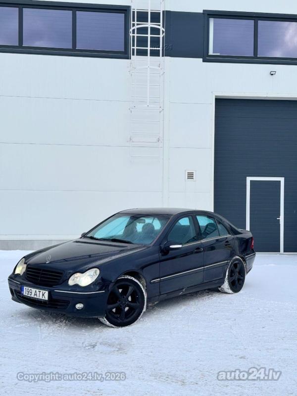 Black Mercedes-Benz C-Class 2005 in Tallinn, with an engine capacity of 2.60 L and mileage of 260 thousand km for 2399 €, photo 8 on AUTOMOTO.COM.LV