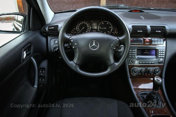 Black Mercedes-Benz C-Class 2005 in Viljandi, with an engine capacity of 2.10 L and mileage of 284 thousand km for 4690 €, photo 6 on AUTOMOTO.COM.LV