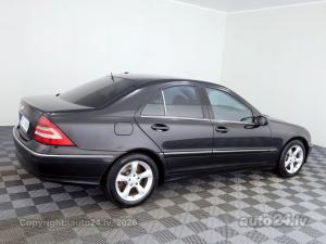 Melns Mercedes-Benz C-Class 2005 Tallina, ar dzinēja tilpumu 2.70 L un nobraukumu 418 tūkst. km par 1499 €, foto 3 vietnē AUTOMOTO.COM.LV