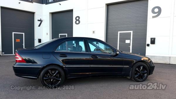 Black Mercedes-Benz C-Class 2005 in Tallinn, with an engine capacity of 2.60 L and mileage of 0 thousand km for 3499 €, photo 2 on AUTOMOTO.COM.LV