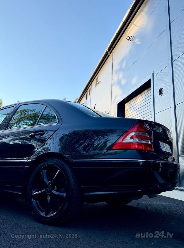 Black Mercedes-Benz C-Class 2005 in Tallinn, with an engine capacity of 2.60 L and mileage of 0 thousand km for 3499 €, photo 8 on AUTOMOTO.COM.LV
