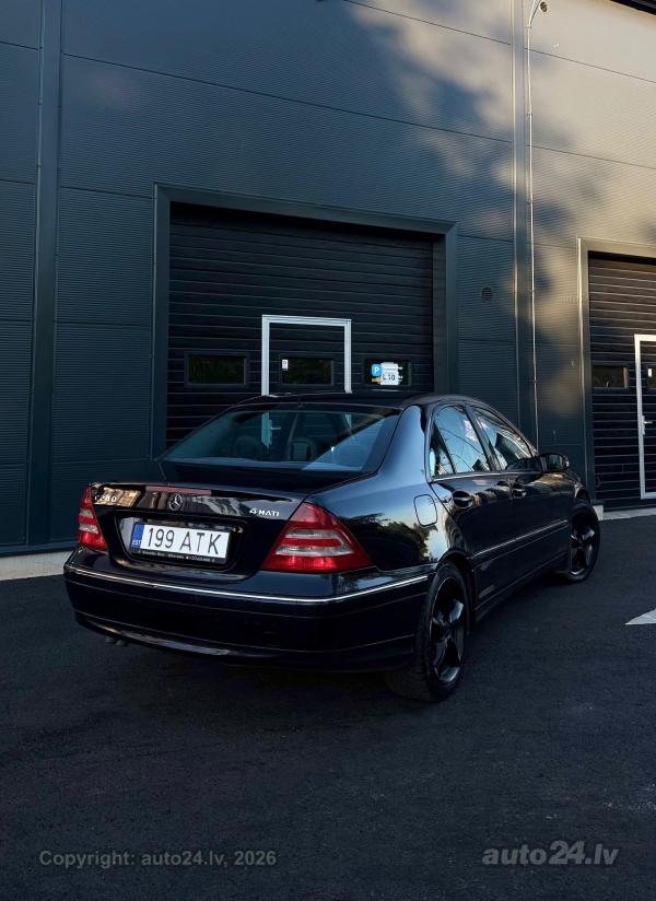 Black Mercedes-Benz C-Class 2005 in Tallinn, with an engine capacity of 2.60 L and mileage of 0 thousand km for 3499 €, photo 10 on AUTOMOTO.COM.LV